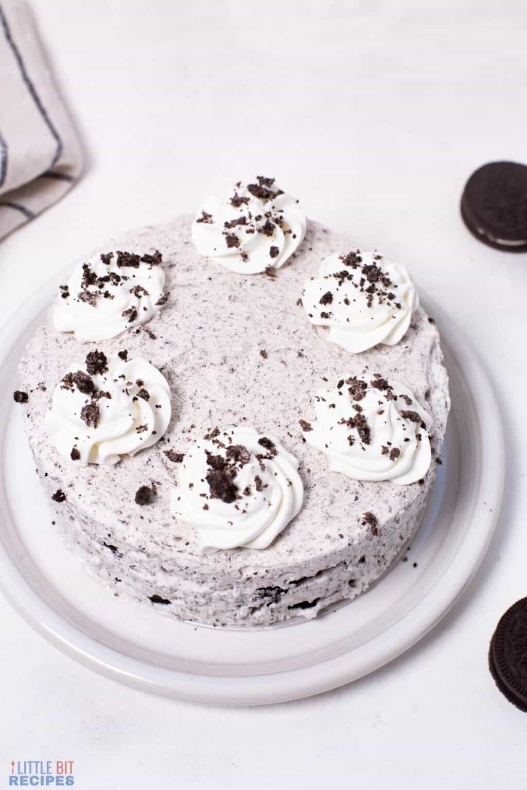 Oreo Mousse Cake (3 Ingredients) | Little Bit Recipes