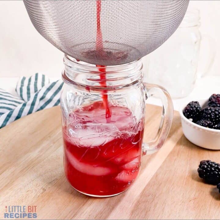 Iced Sweet Blackberry Tea | Little Bit Recipes